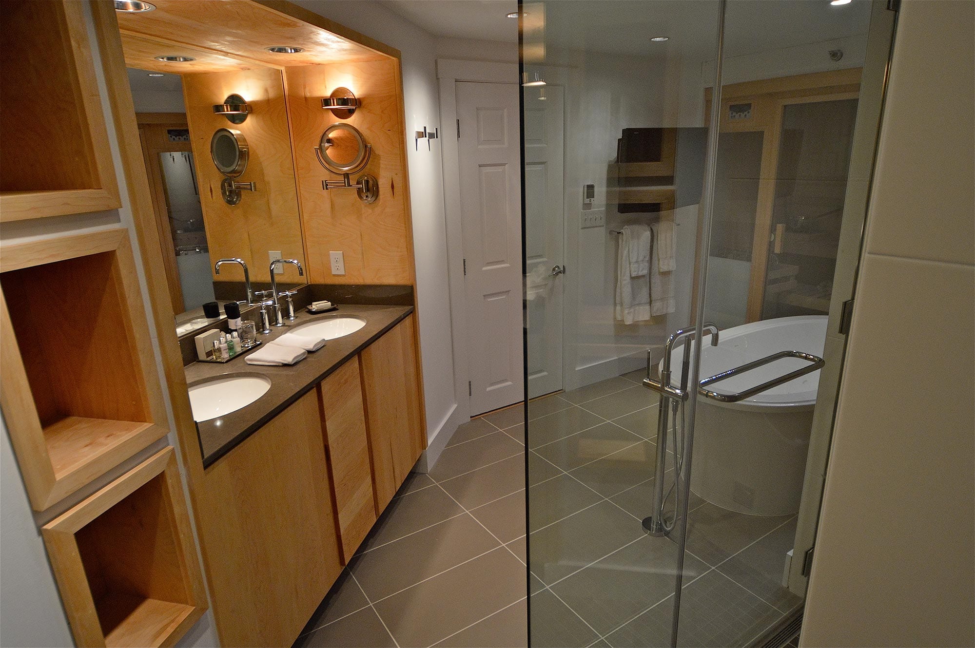 Surinam Suite | Grand Suites | Camden Harbour Inn